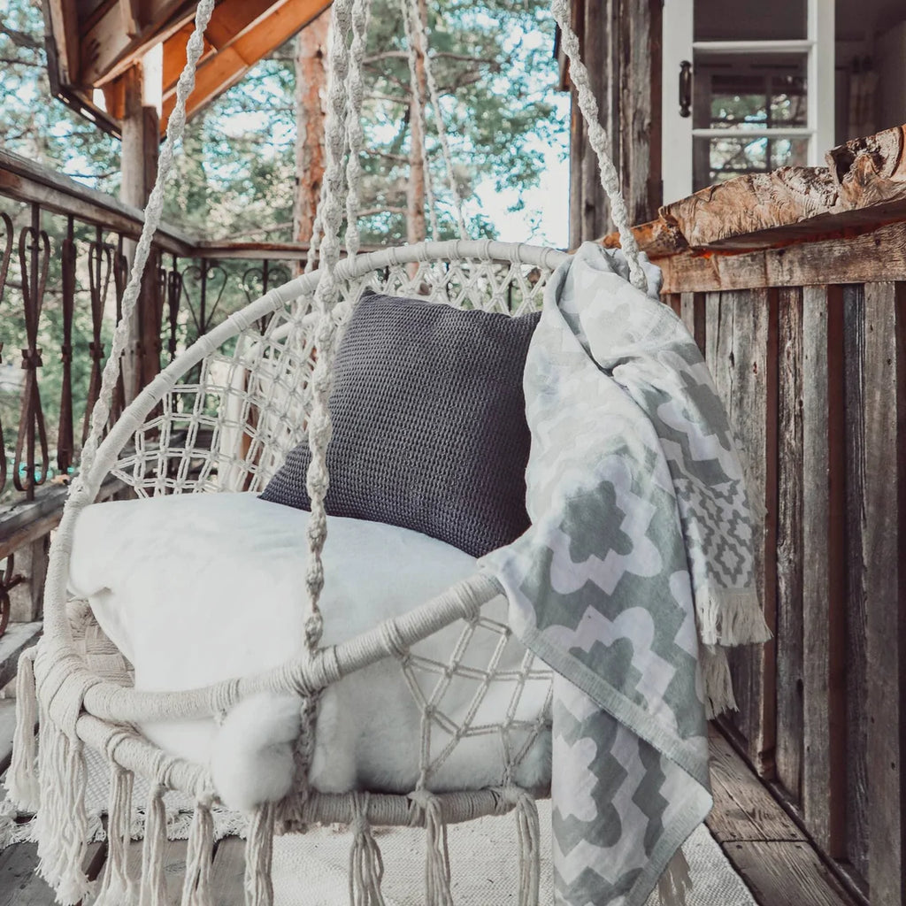 Wave waffle pillow – Standing Spruce